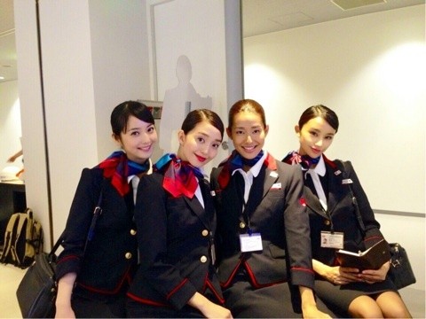 空の上のファッションショー！思わず恋する世界の「CA制服」まとめ | RETRIP[リトリップ]